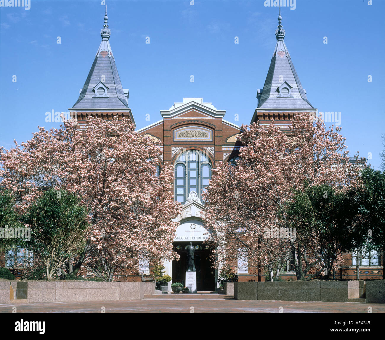 Smithsonian Castle WASHINGTON D C USA Stock Photo - Alamy