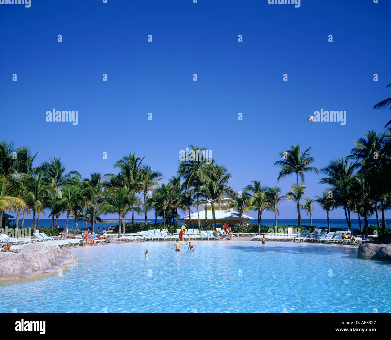 Swimming pool in Atlantis Hotel NASSAU BAHAMAS Stock Photo - Alamy