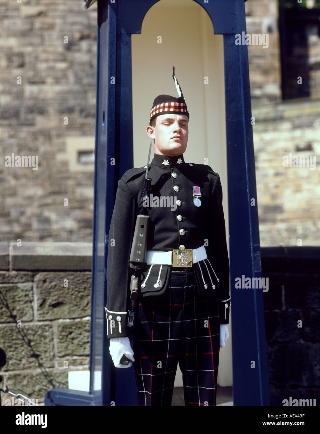 Edinburgh guard hi-res stock photography and images - Alamy