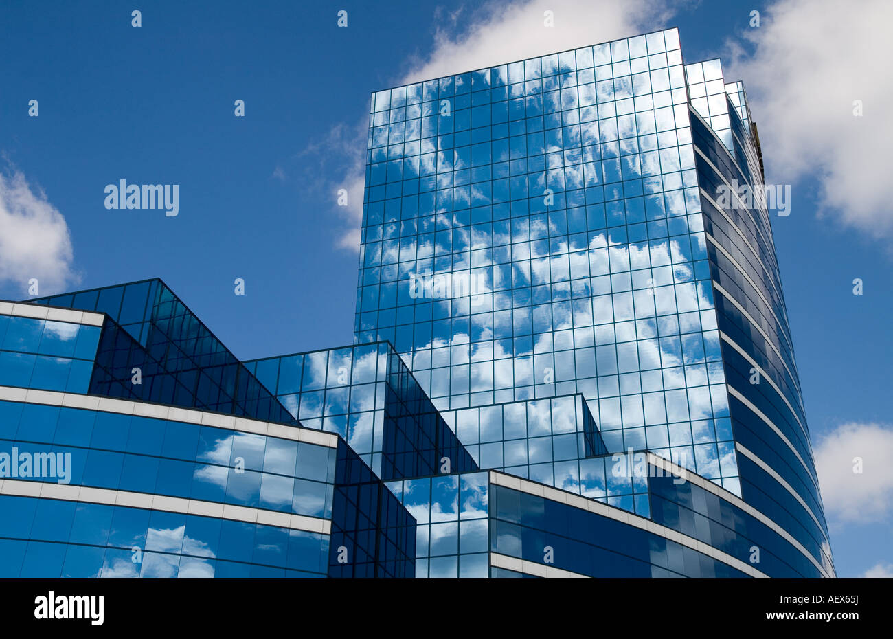 Modern windows reflect sky hi-res stock photography and images - Alamy