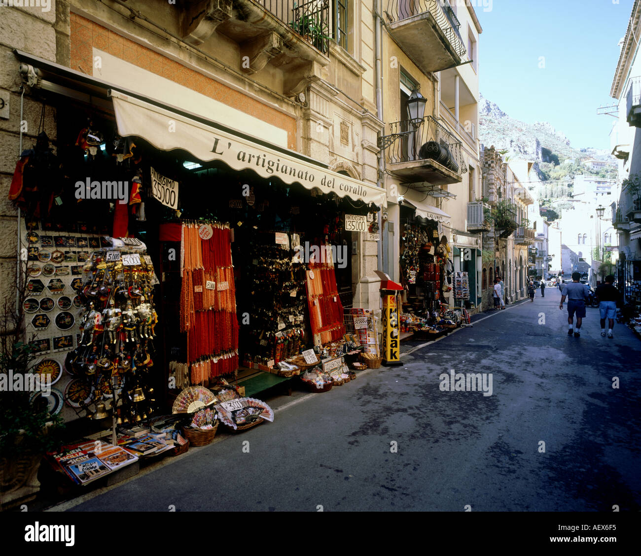 Souvenir Shop in Taormina TAORMINA SICILIA IS ITALY Stock Photo - Alamy