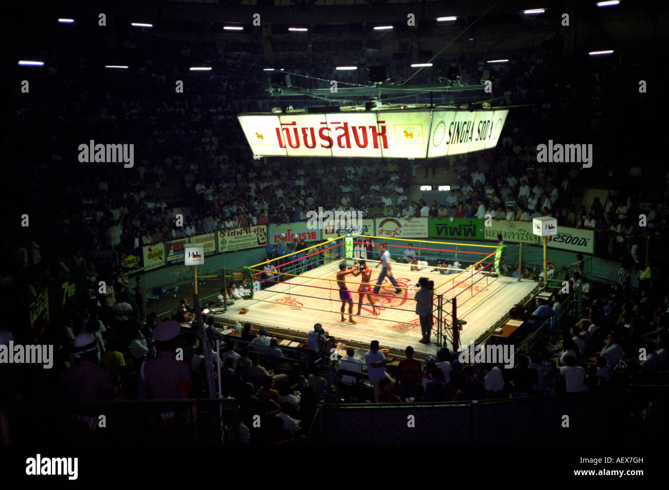 Thai boxing match at the Ratchadamnoen stadium in Bangkok Stock Photo ...
