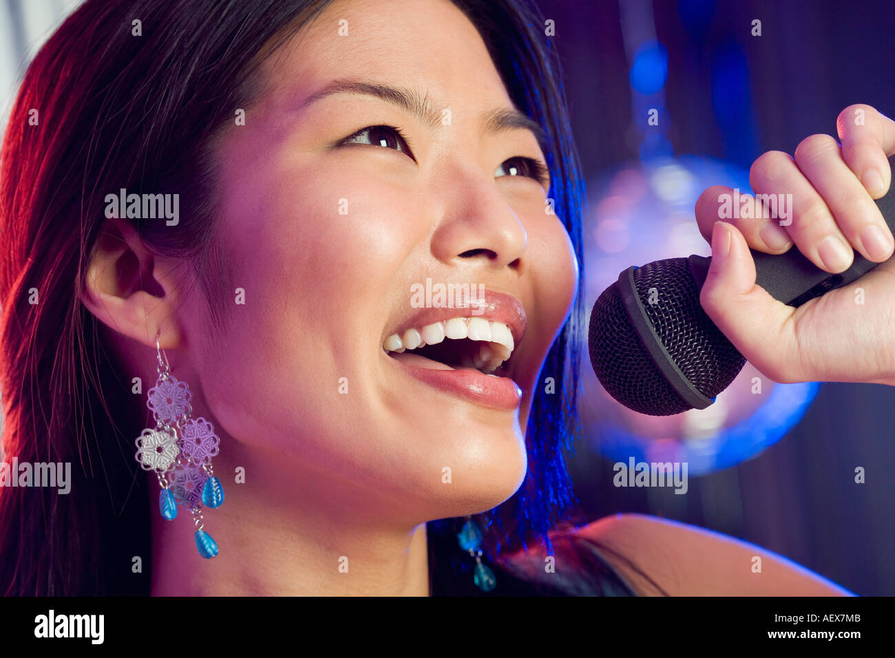 Entertainer performers adult woman hi-res stock photography and images ...