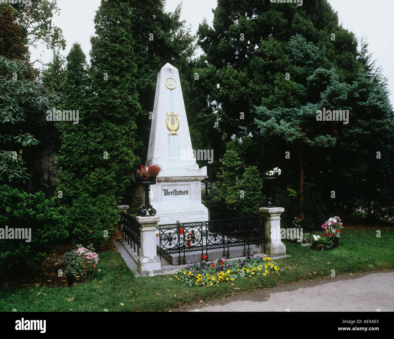 Beethovens grave hi-res stock photography and images - Alamy