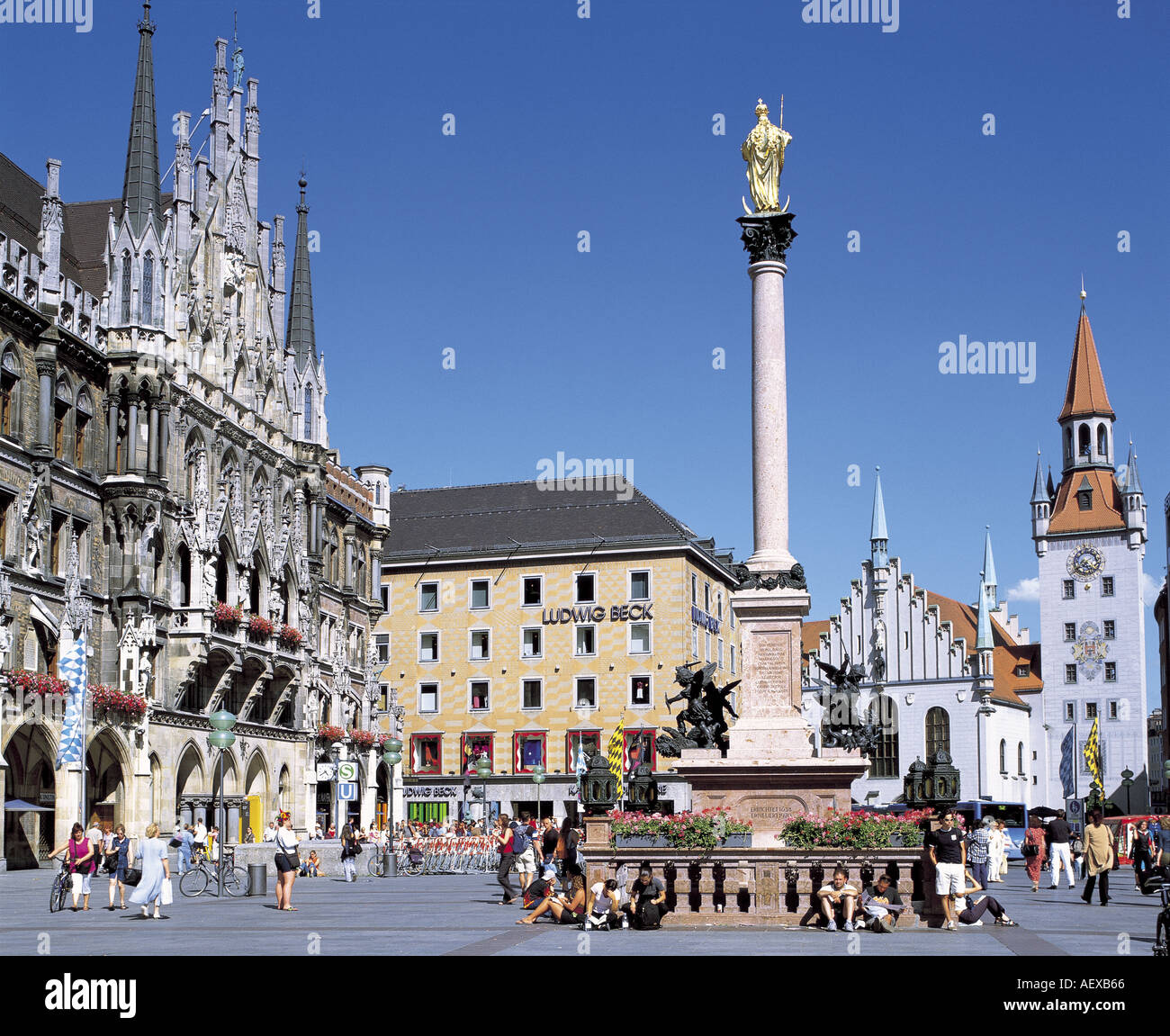 Marienplatz hi-res stock photography and images - Alamy