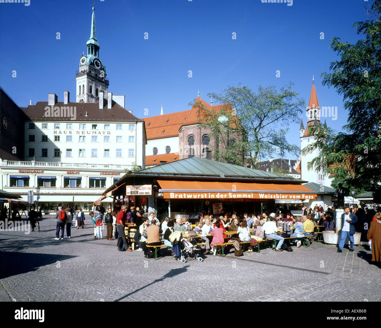 Plaza in the City of Muenchen MUENCHEN GERMANY Stock Photo - Alamy