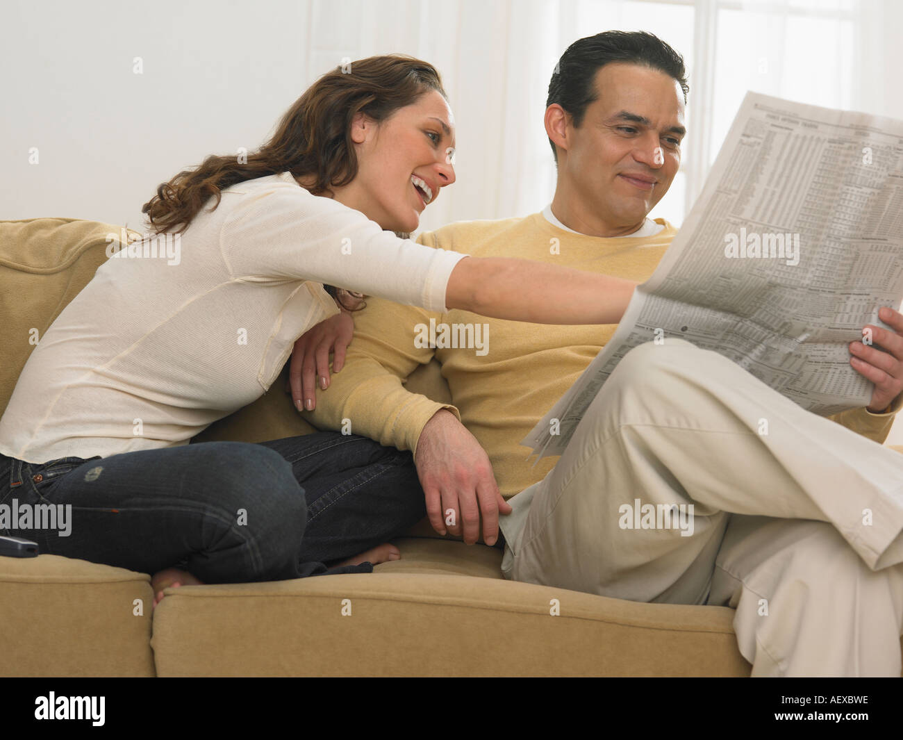 Females reading newspapers hi-res stock photography and images - Alamy