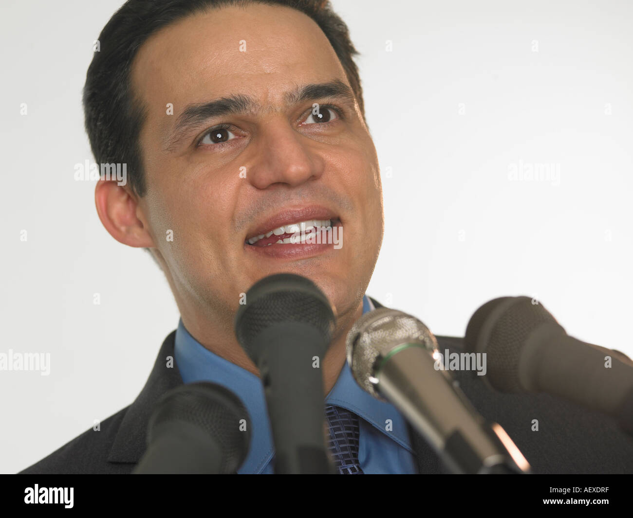 Speaking into microphones hi-res stock photography and images - Alamy