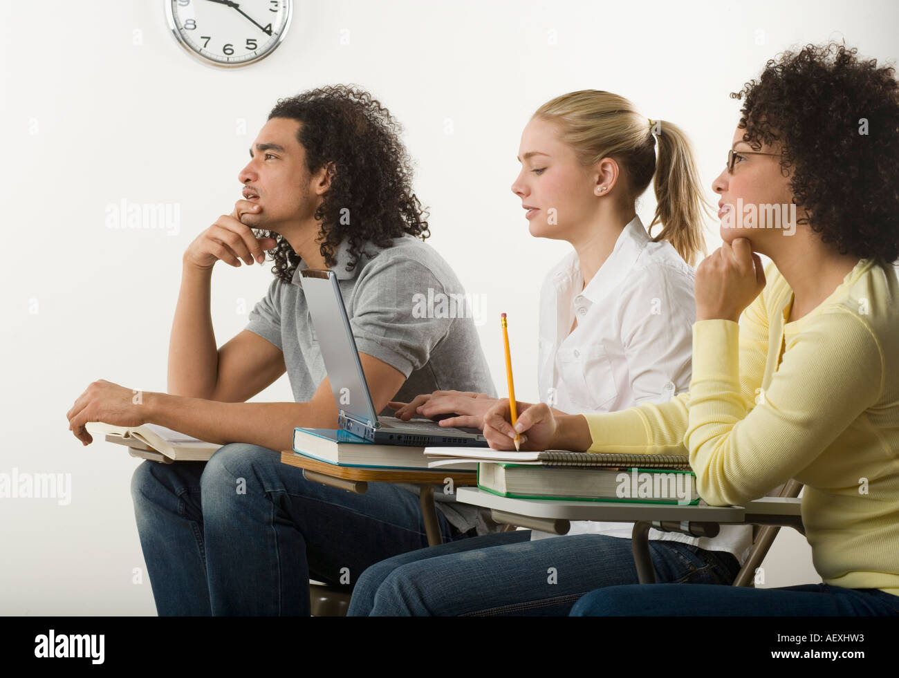 Kids in classroom listen hi-res stock photography and images - Alamy