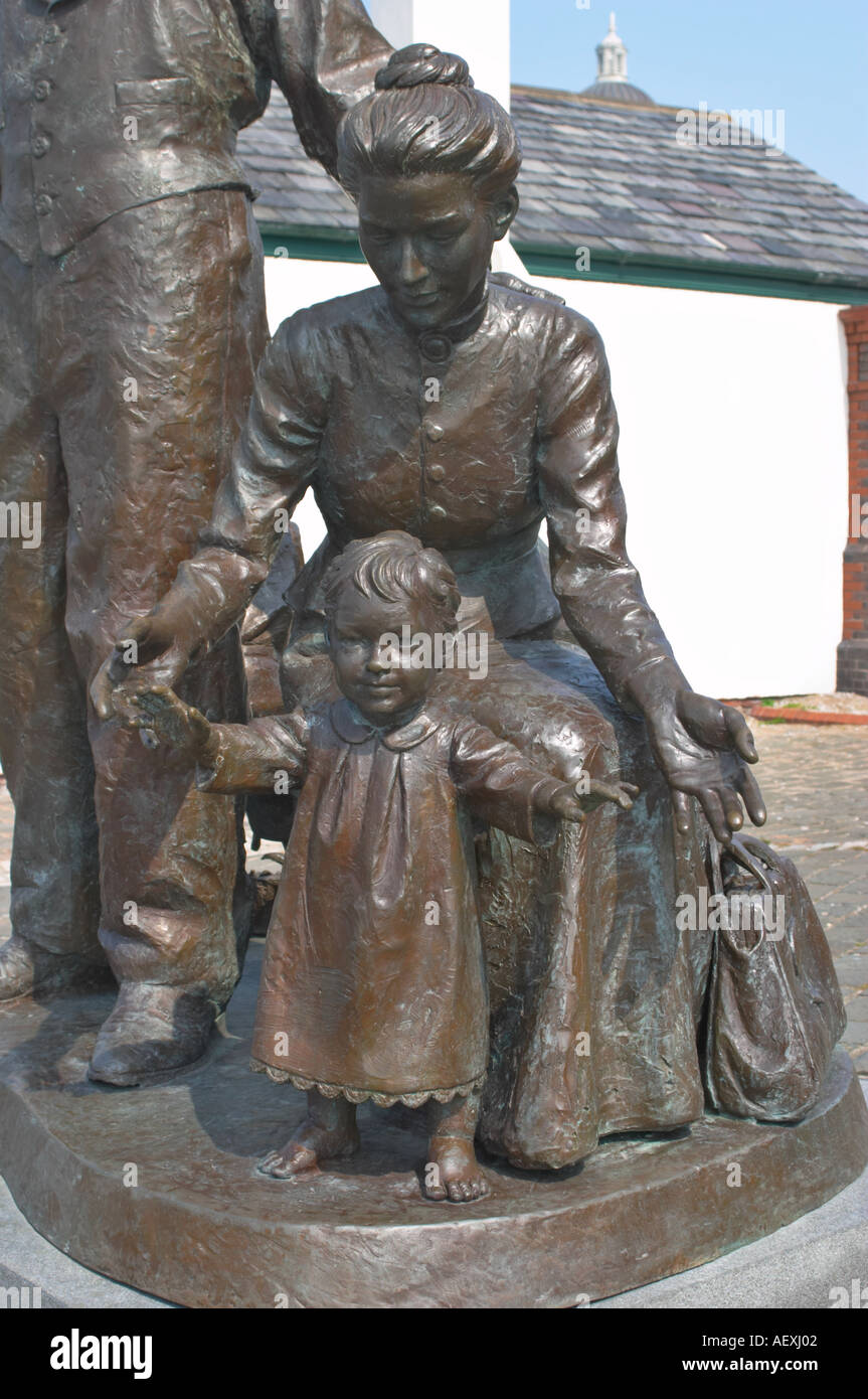 A bronze statue of emigrants on the waterfront Liverpool Stock Photo ...