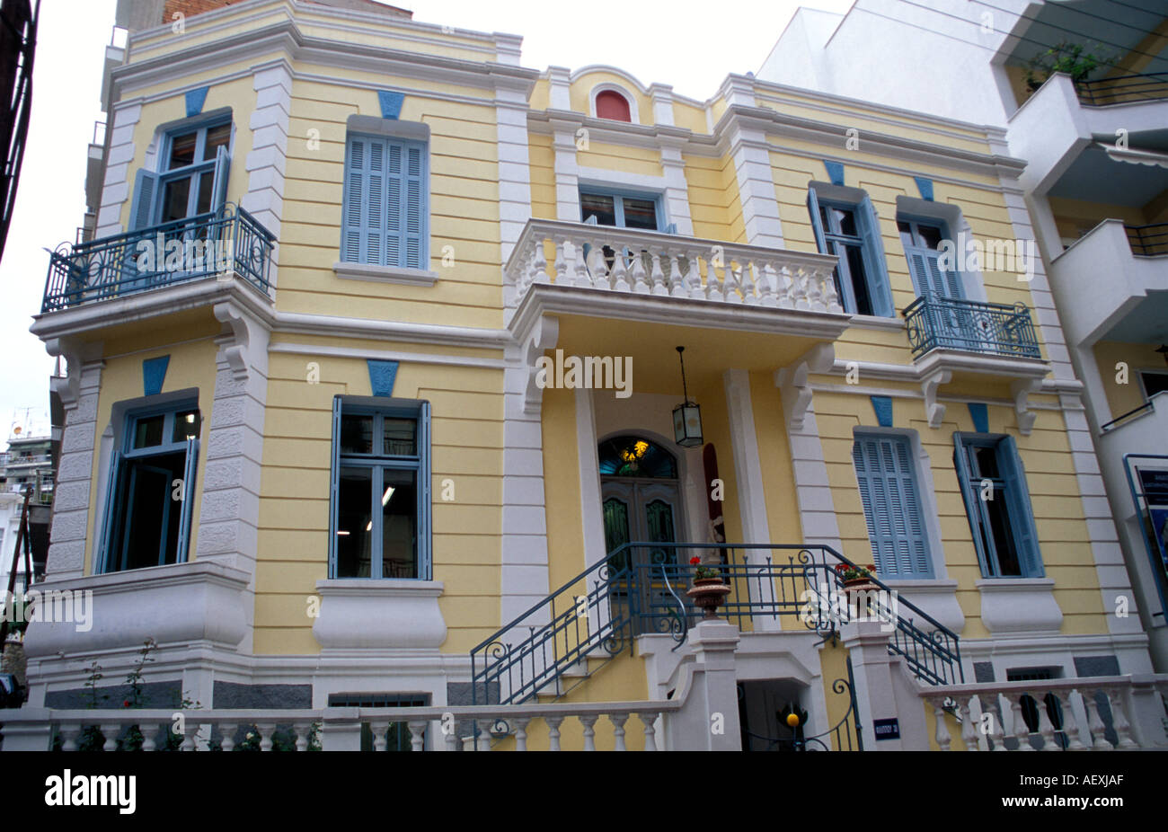 Traditional Greek Building Stock Photo - Alamy