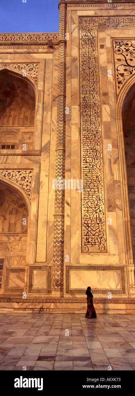 Taj mahal inscriptions hi-res stock photography and images - Alamy