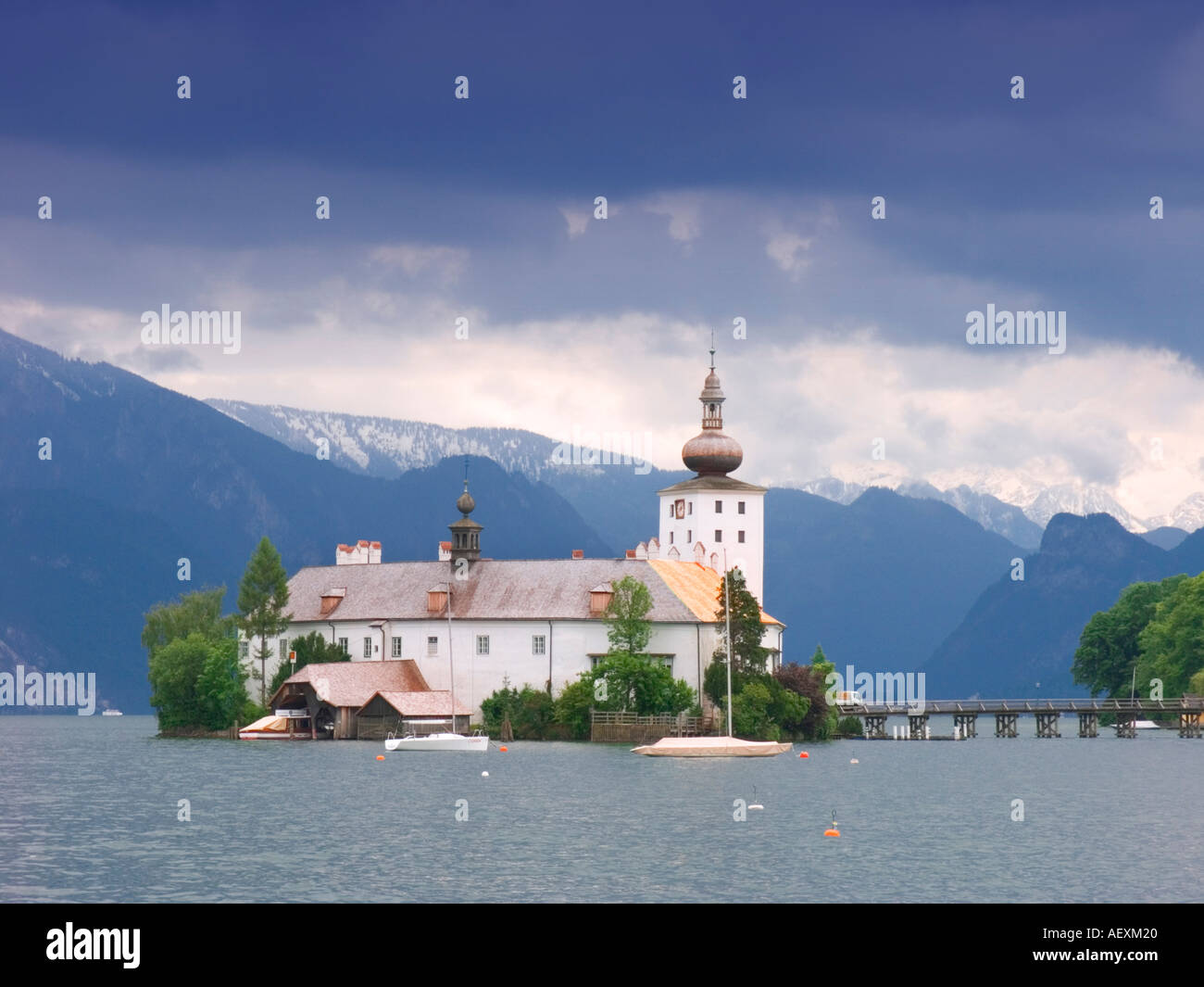 Seeschloss am Ort castle at Ort schloss lake water Traunsee traun ...