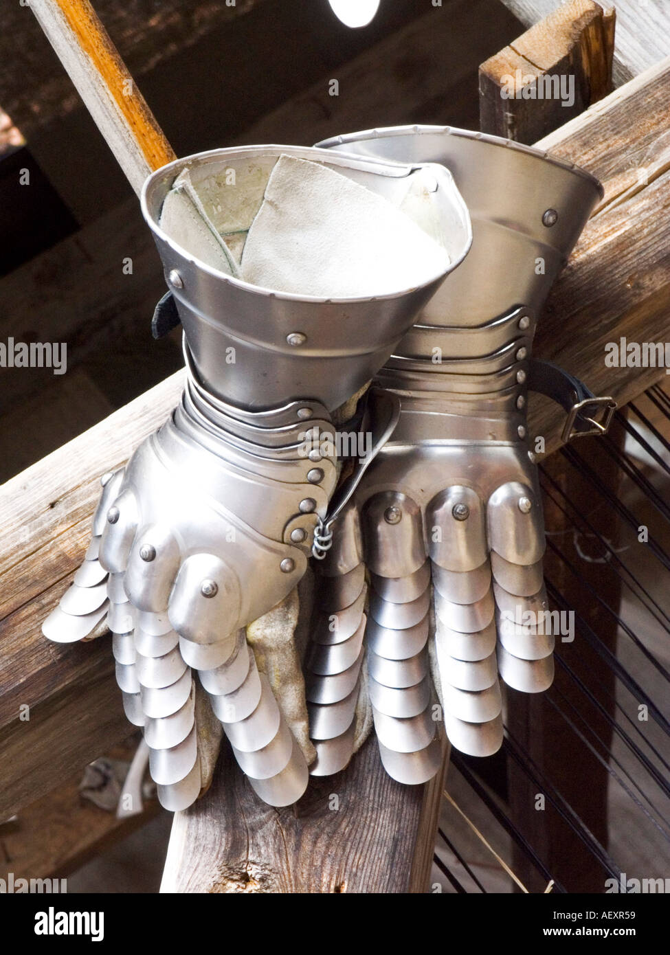 Medieval Knight metal Armour Stock Photo - Alamy