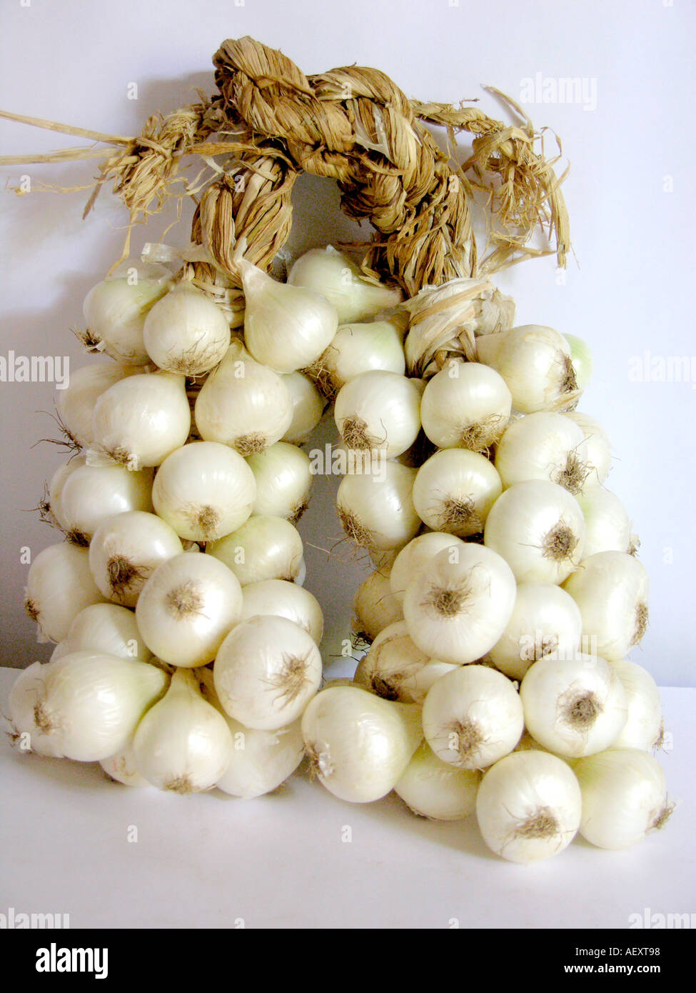 White onion , sweet onions bunch Stock Photo - Alamy