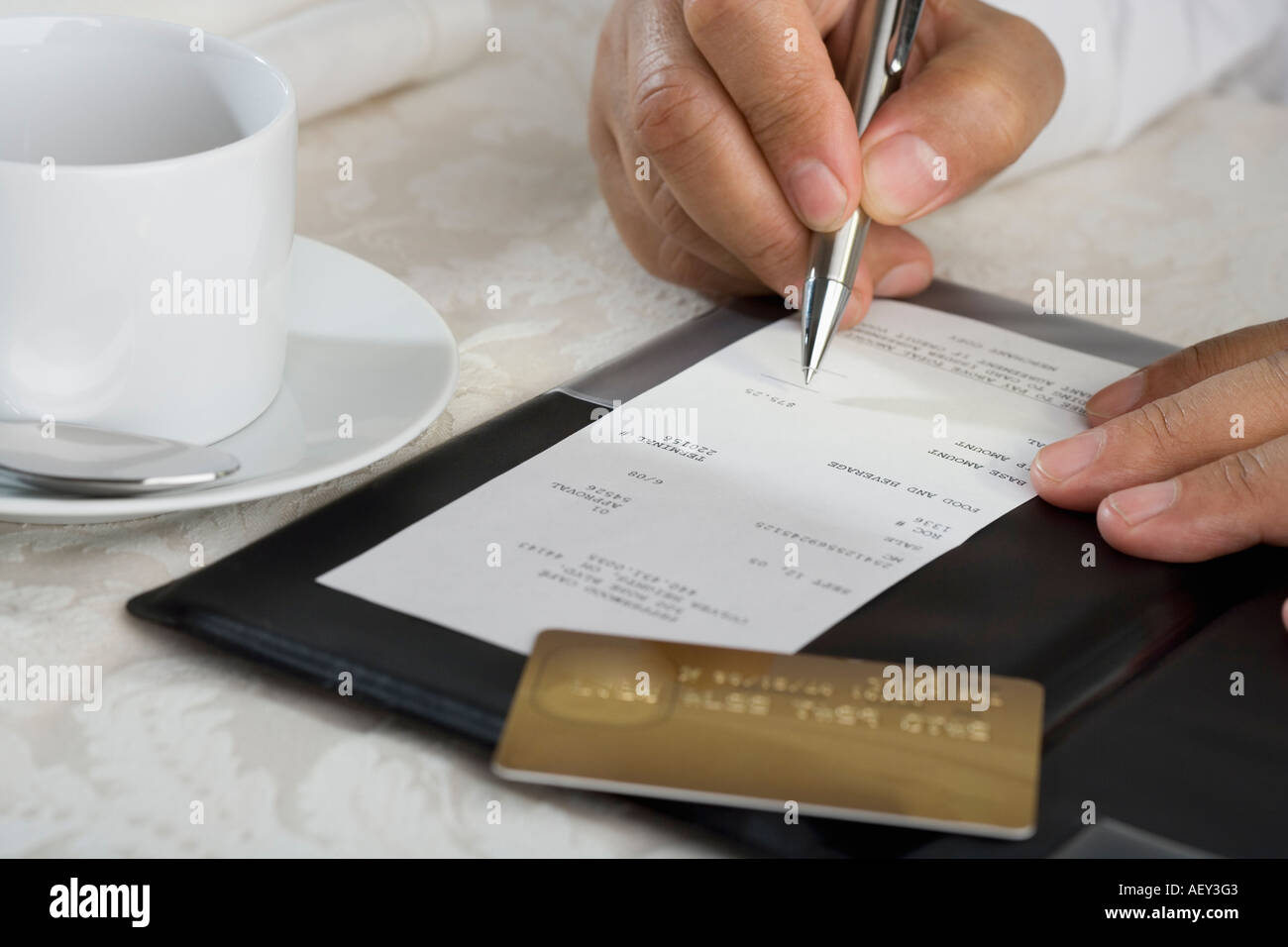 Signing receipt hi-res stock photography and images - Alamy