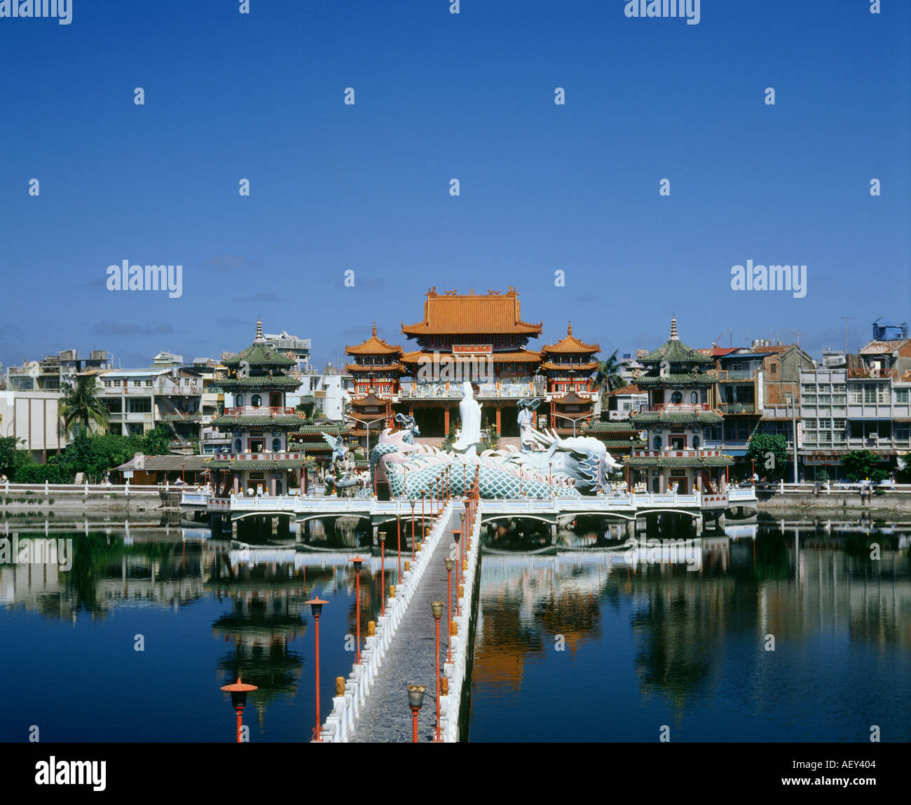 Spring Autumn Pavilion Lotus Lake KAOHSIUNG TAIWAN Stock Photo - Alamy Spring Autumn Pavilion Lotus Lake KAOHSIUNG TAIWAN Stock Photo - Alamy