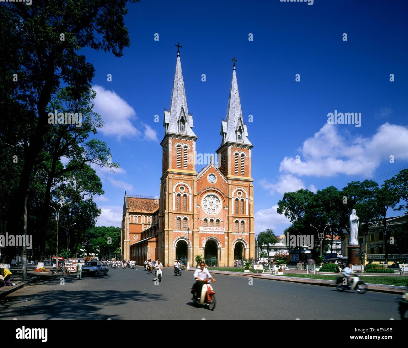 Nha tho duc ba hi-res stock photography and images - Alamy