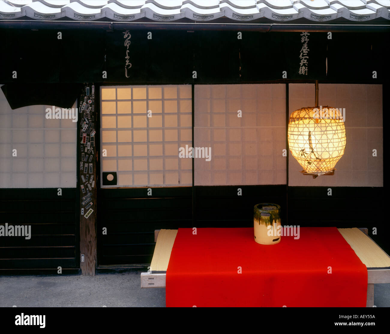 Traditional Tea House KYOTO JAPAN Stock Photo - Alamy