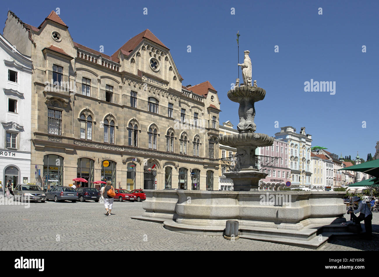 Stadtplatz in centre of Steyr Austria with statue Stock Photo - Alamy
