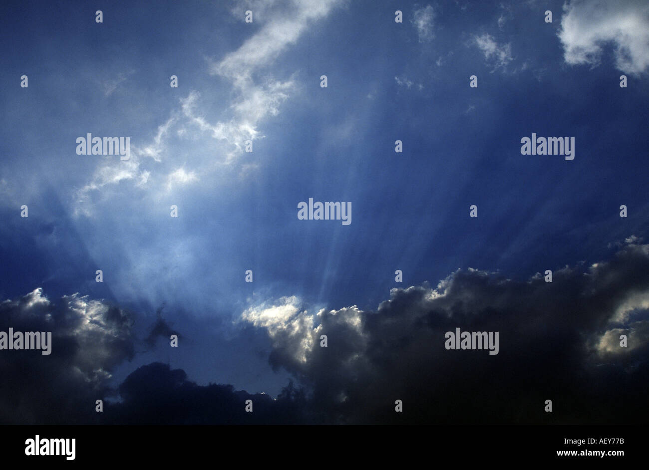 Dramatic sun behind clouds with surays Stock Photo - Alamy