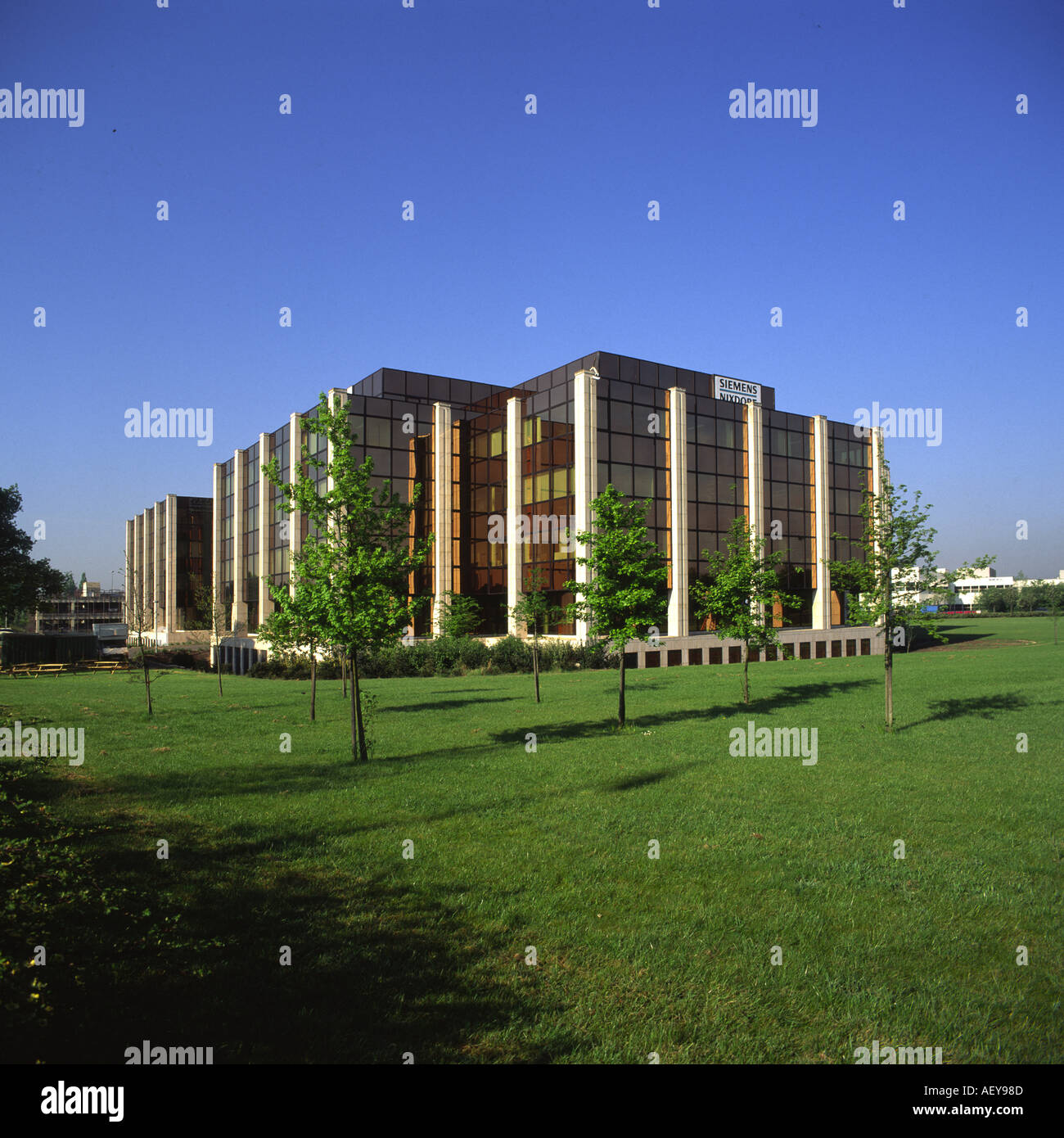 1995 Oracle Buildings Bracknell Berkshire Stock Photo - Alamy