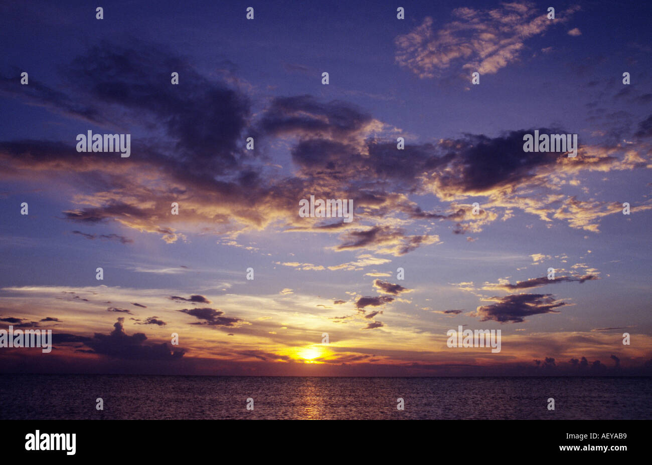 Blue yellow horizon hi-res stock photography and images - Alamy