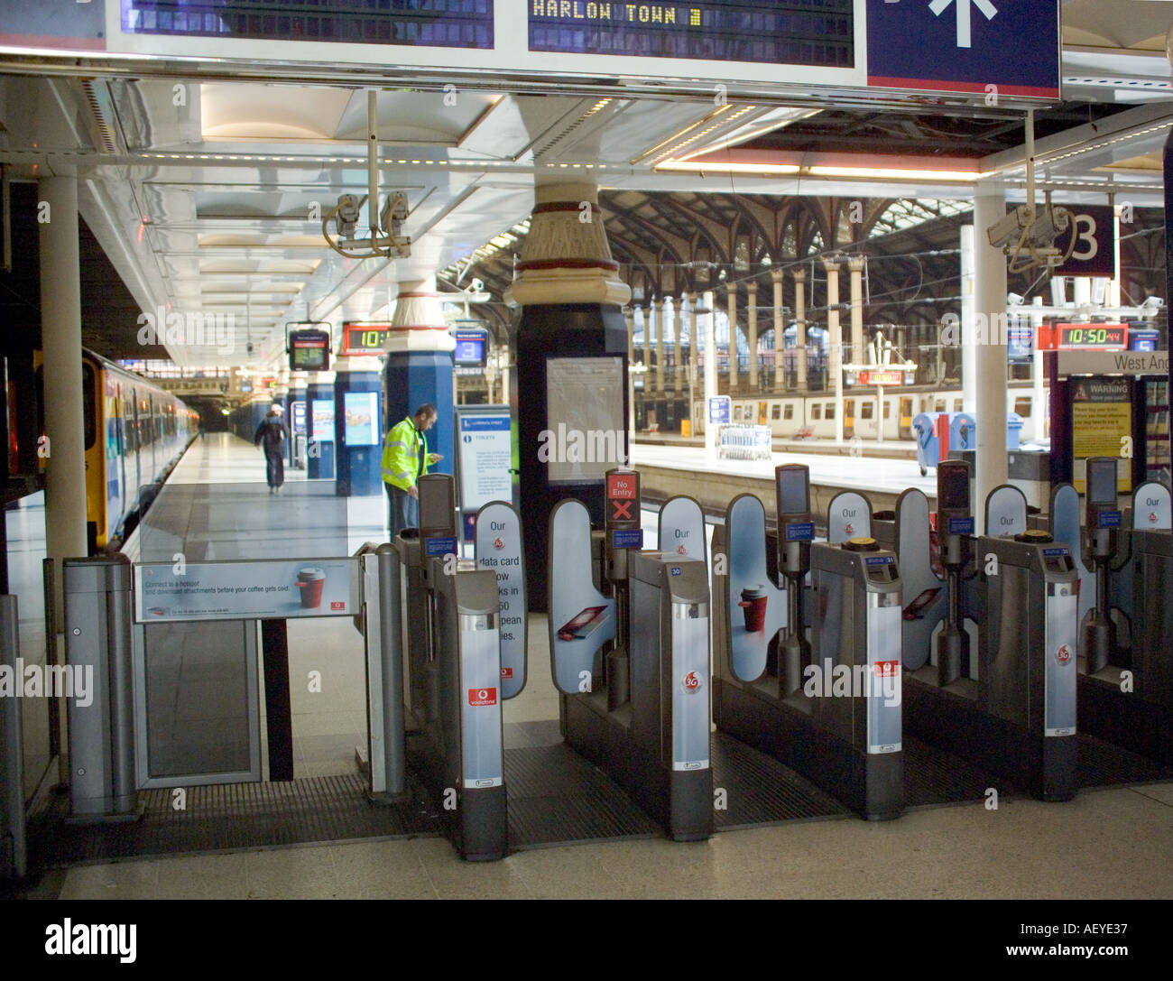 Ticket barriers hi-res stock photography and images - Alamy