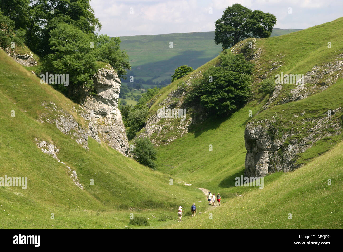 Derbyshire cavedale castleton hi-res stock photography and images - Alamy