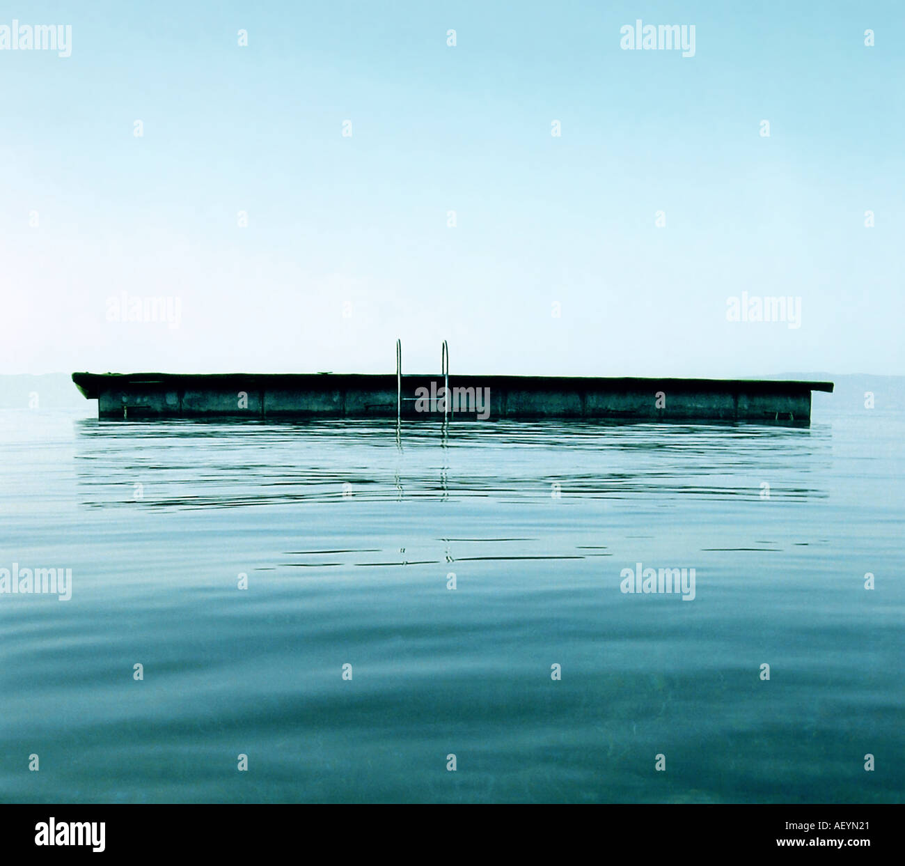 Dive diving off jetty hi-res stock photography and images - Alamy