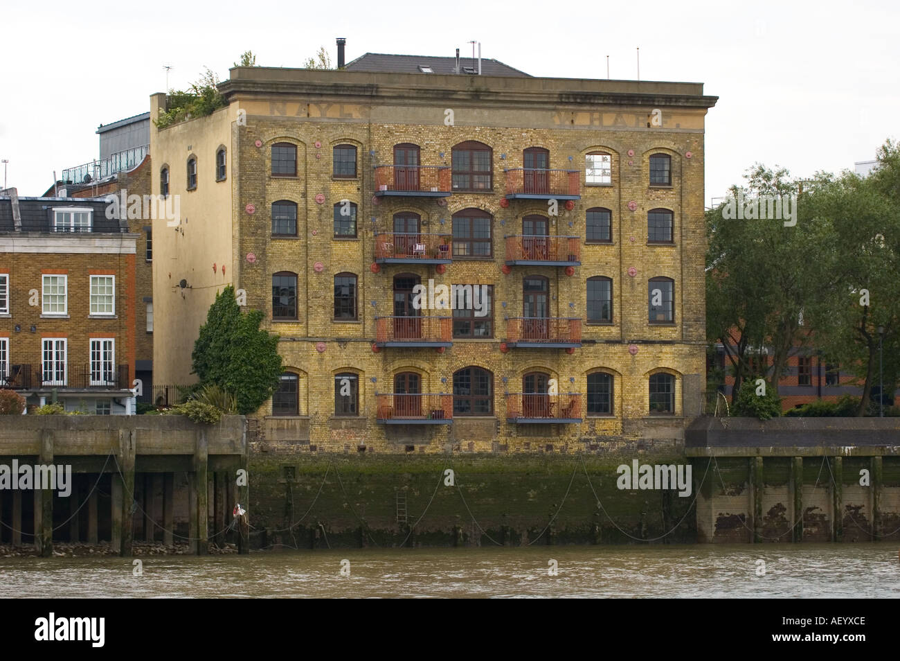 Thames side building Stock Photo - Alamy