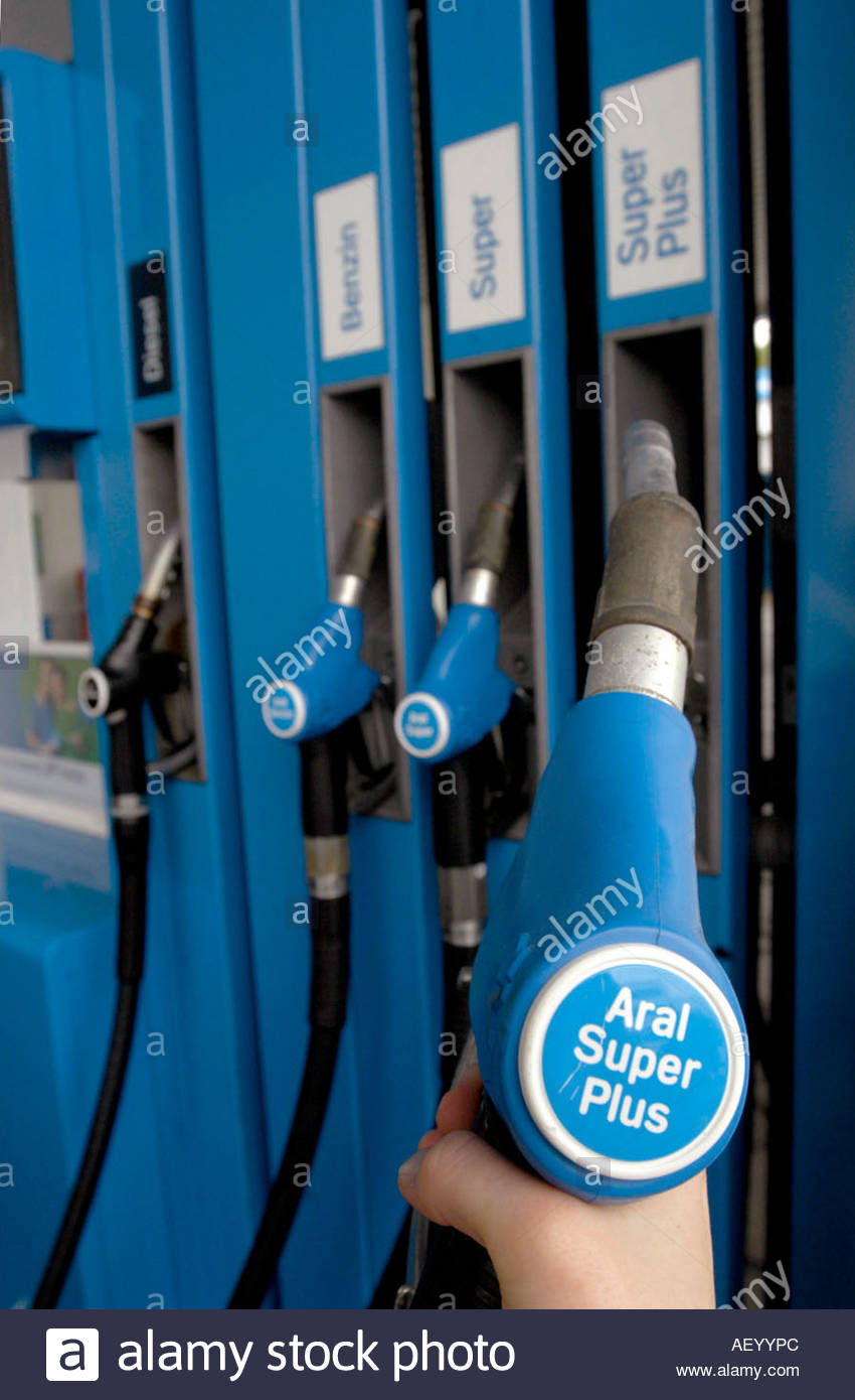 Aral Petrol Station Stock Photos & Aral Petrol Station Stock Images - Alamy