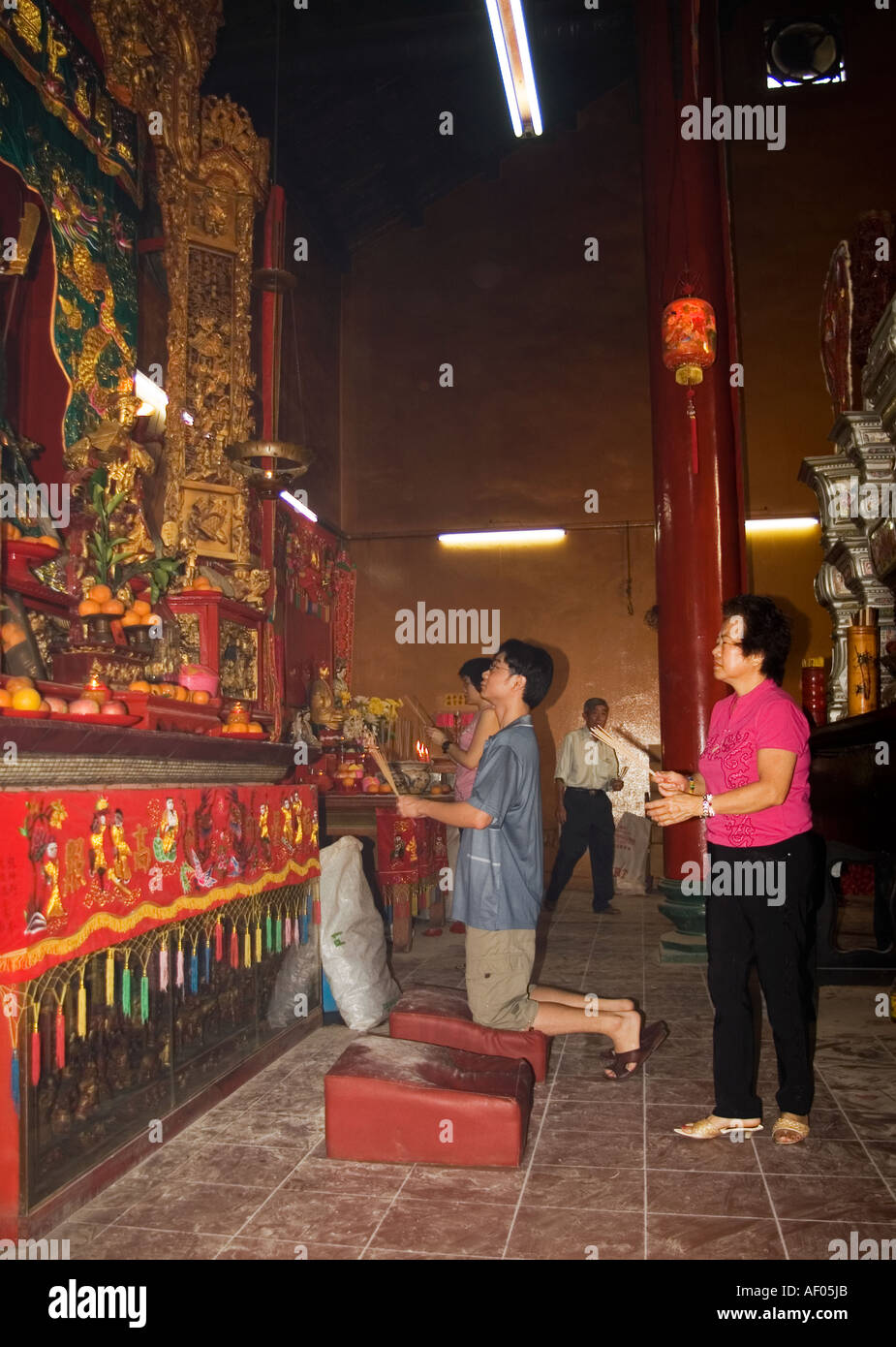 Chinese worshippers offering prayers during the Chinese Lunar New Year ...