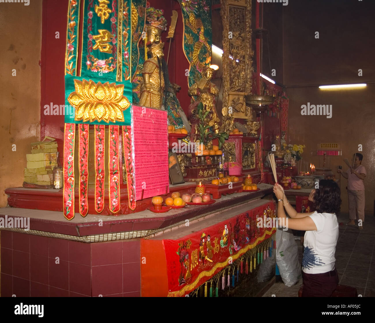 Chinese worshippers offering prayers during the Chinese Lunar New Year ...