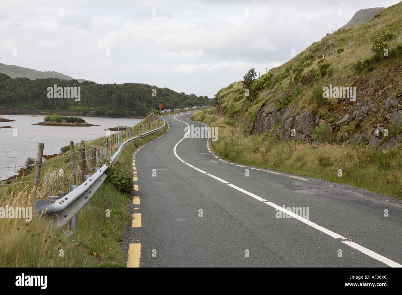 Leenane ireland road hi-res stock photography and images - Alamy