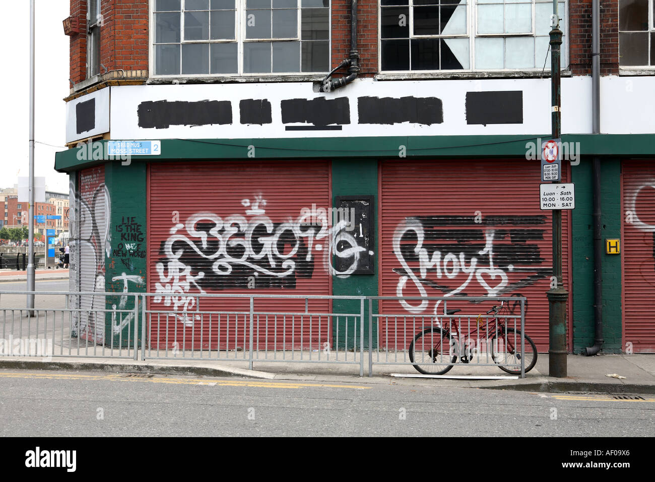 Graffiti - Moss Street, Dublin Stock Photo - Alamy