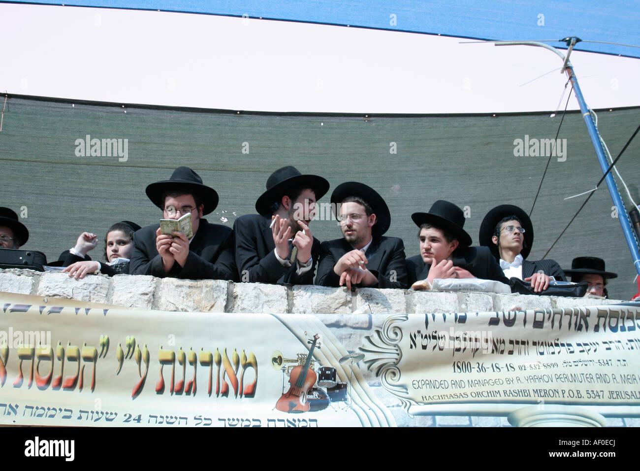 Lag Ba omer pilgrims meron israel Stock Photo - Alamy