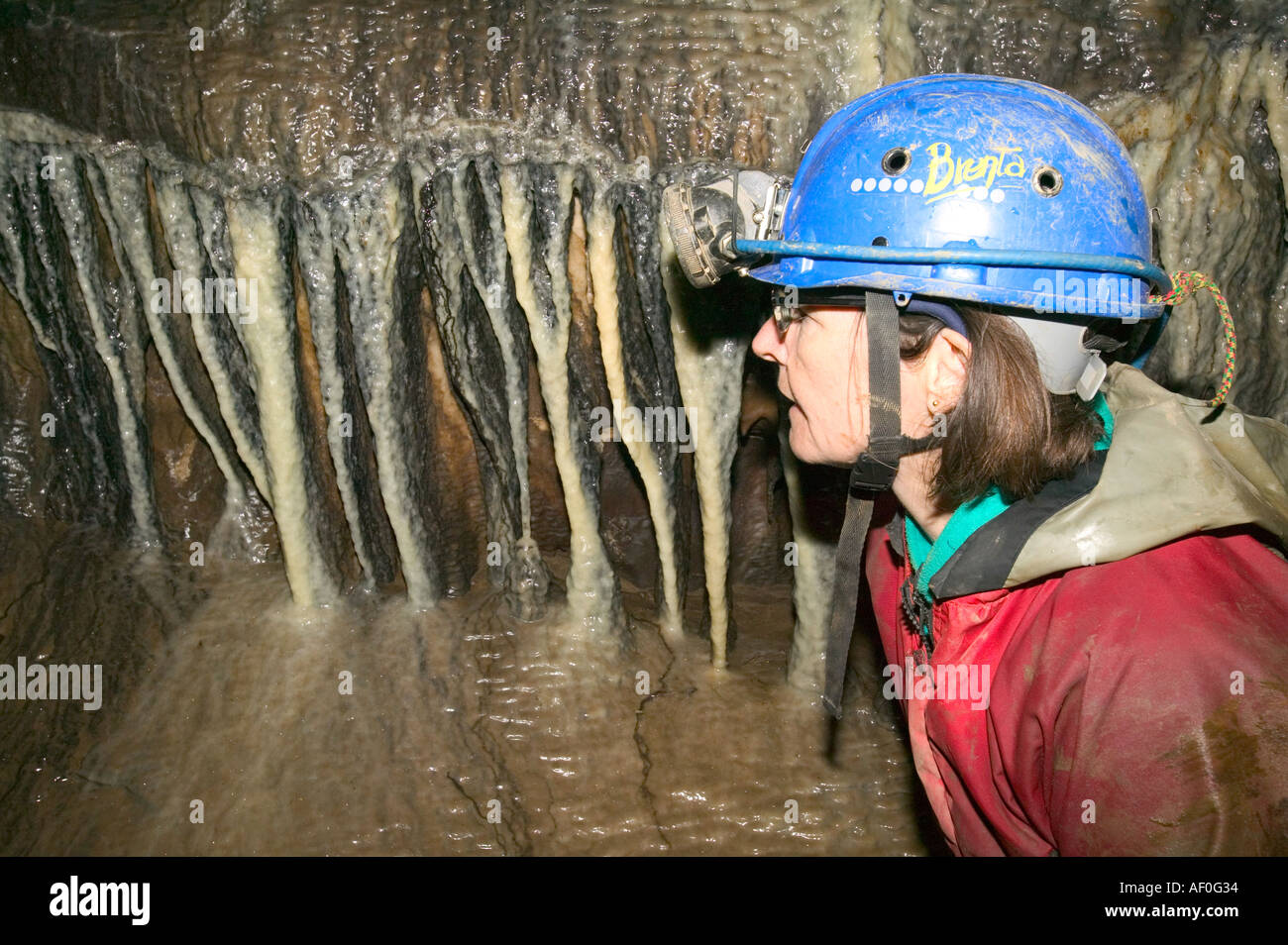 Caver woman spelunking hi-res stock photography and images - Alamy