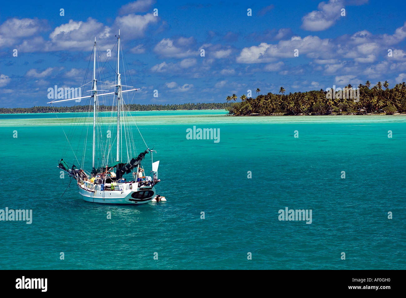 Sailing boat in Tabu Airan Fanning Island lagoon Stock Photo - Alamy