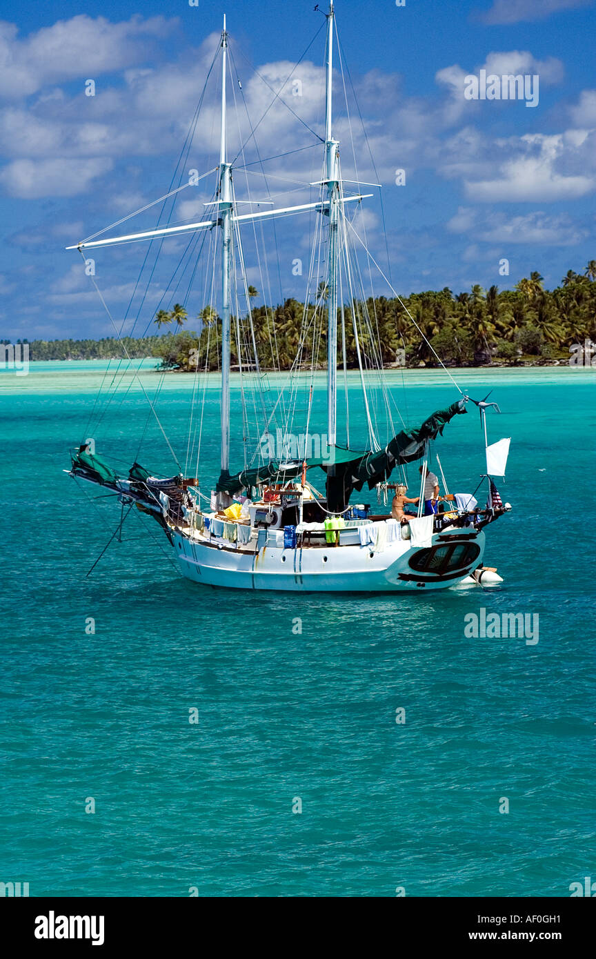 Sailing boat in Tabu Aeran Fanning Island lagoon Stock Photo - Alamy