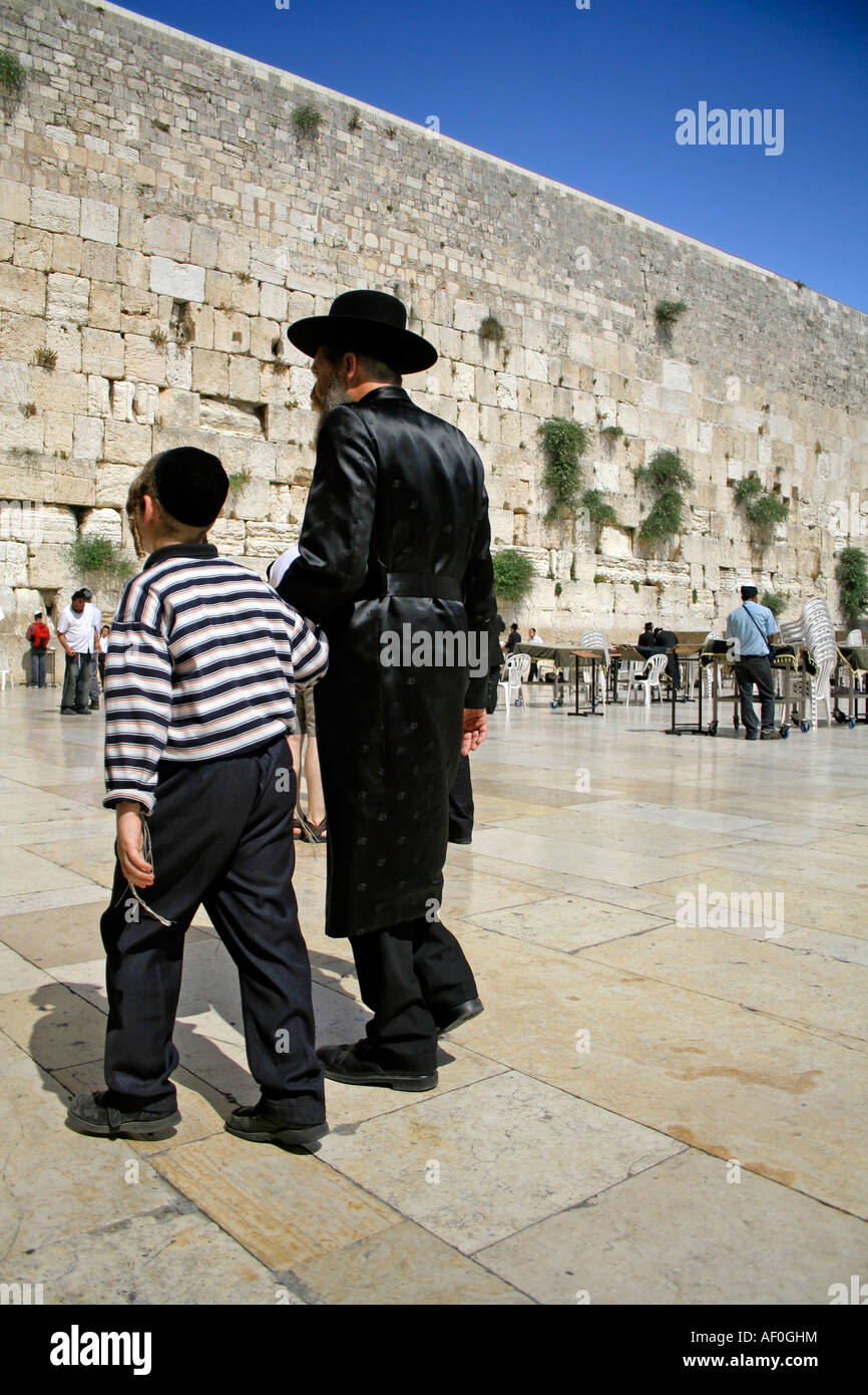 Family temple jew hi-res stock photography and images - Alamy