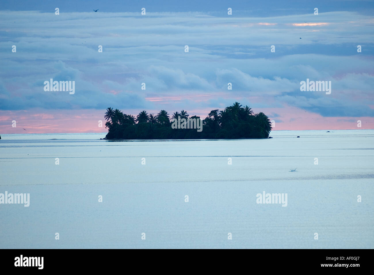 Atoll survey hi-res stock photography and images - Alamy