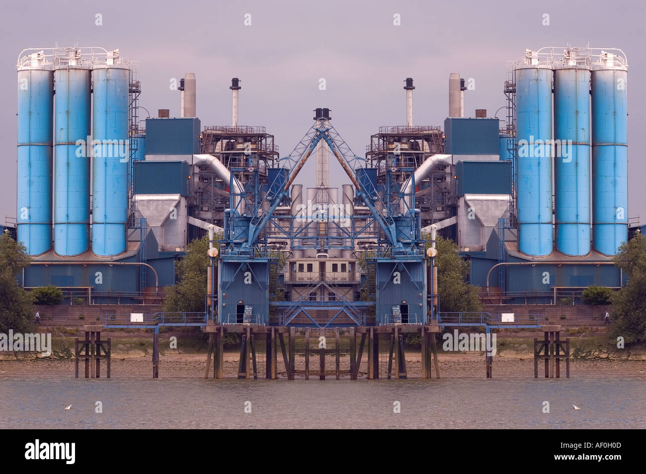 Thameside development hi-res stock photography and images - Alamy