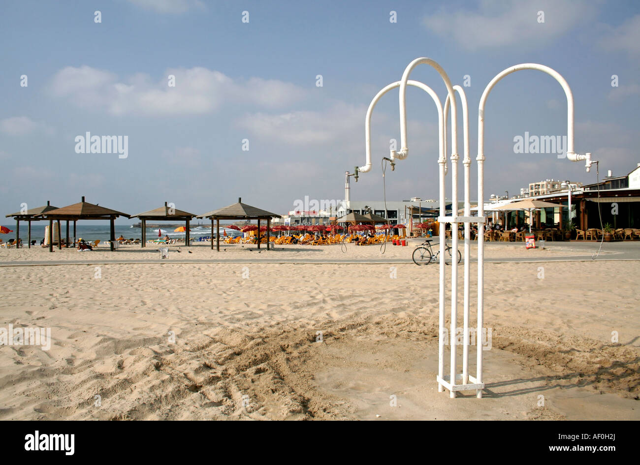 Beach shower summer hot fun hi-res stock photography and images - Alamy