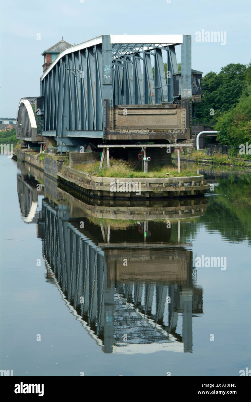 Manchester ship canal barge hi-res stock photography and images - Alamy