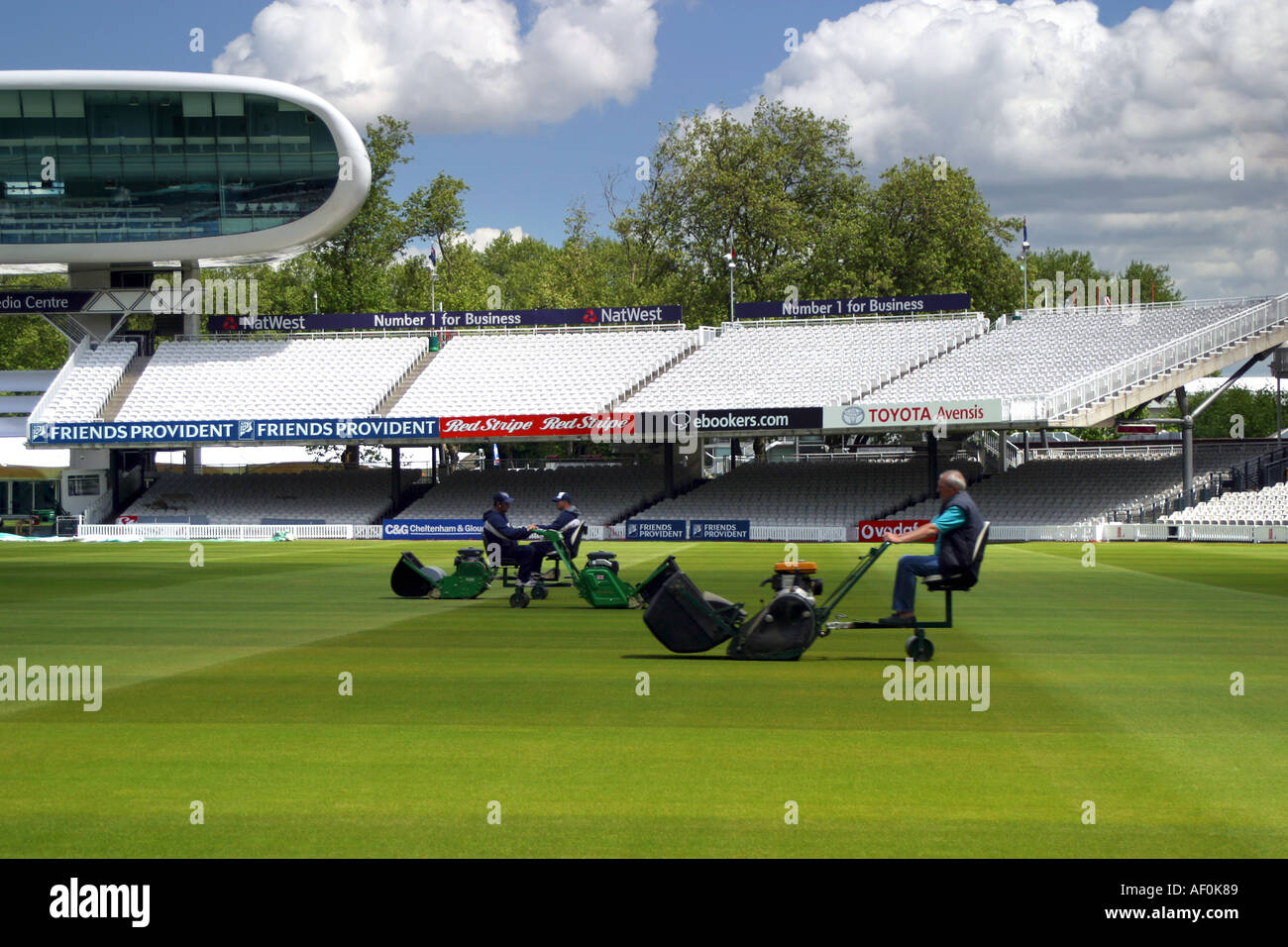 Lords cricket ground media centre hi-res stock photography and images ...