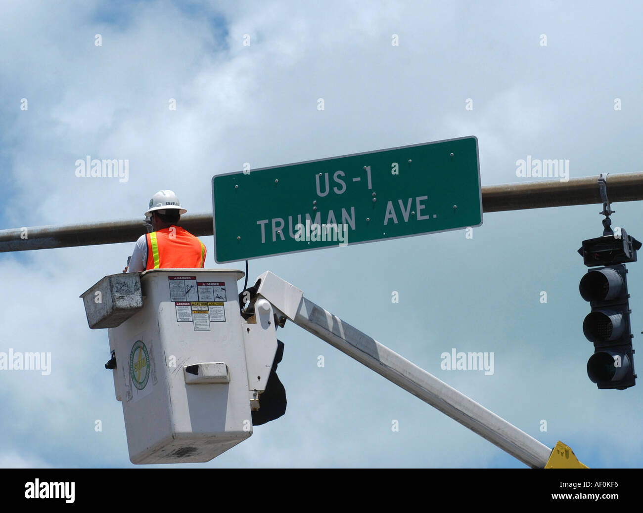 Repairing street lights hi-res stock photography and images - Alamy