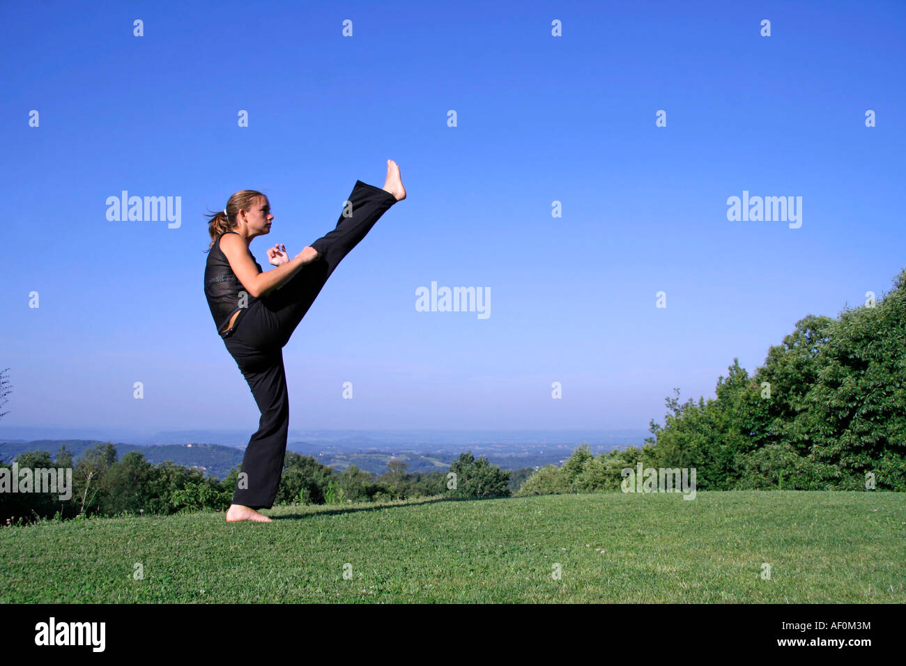 Kick aerobic hi-res stock photography and images - Alamy