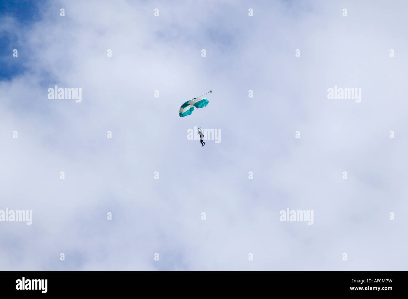 Green parachute hi-res stock photography and images - Alamy