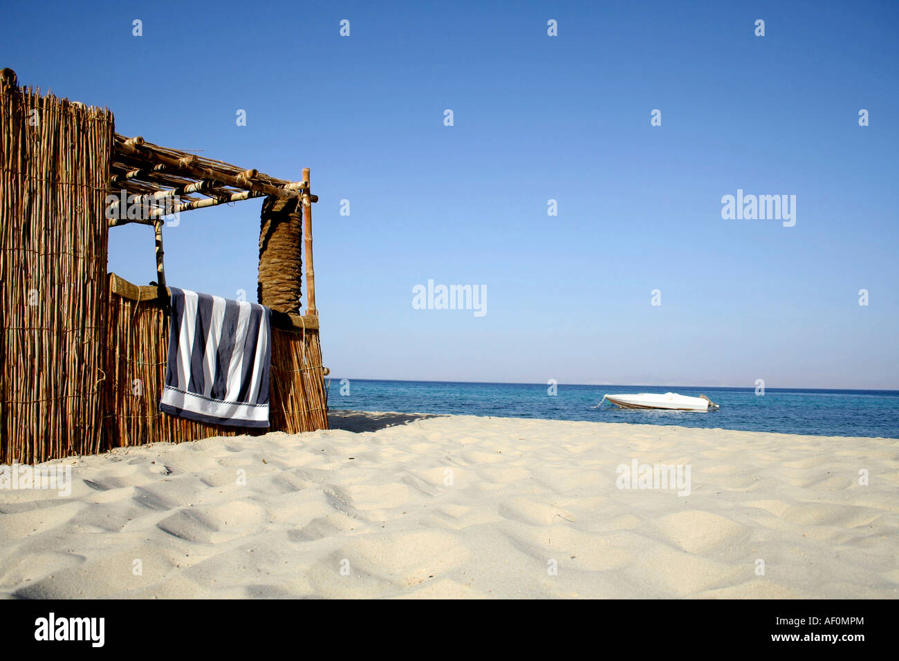 reed hut on beach red sea sinai egypt Stock Photo - Alamy